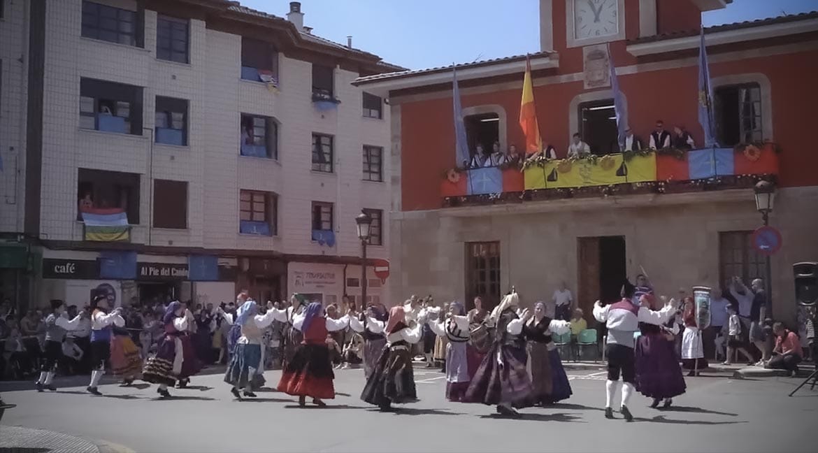 ¿Qué ver y qué hacer en Arriondas? Guía completa - Canoas el moyau